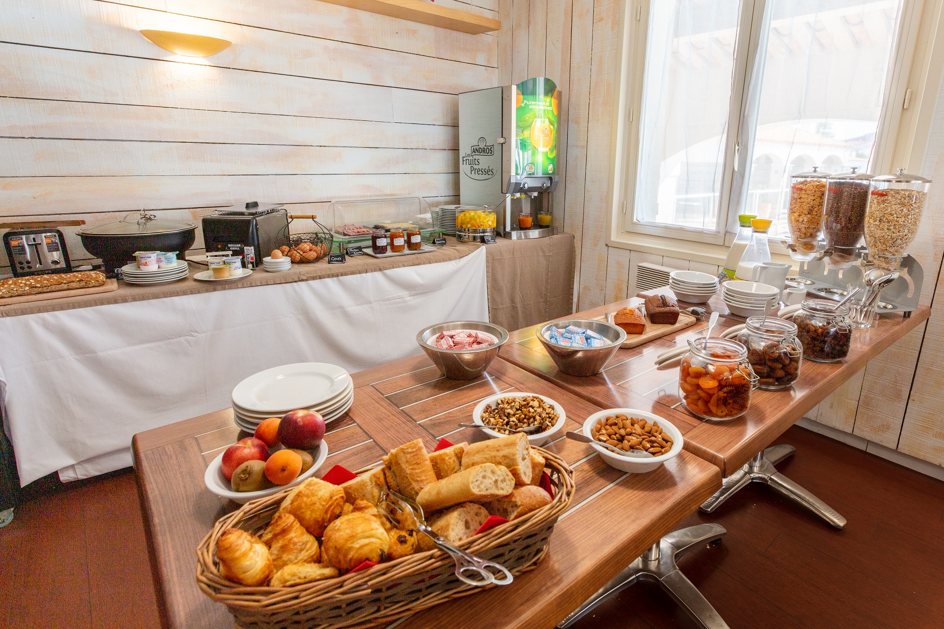 Petit Déjeuner - HOTEL DU GRAND LARGE