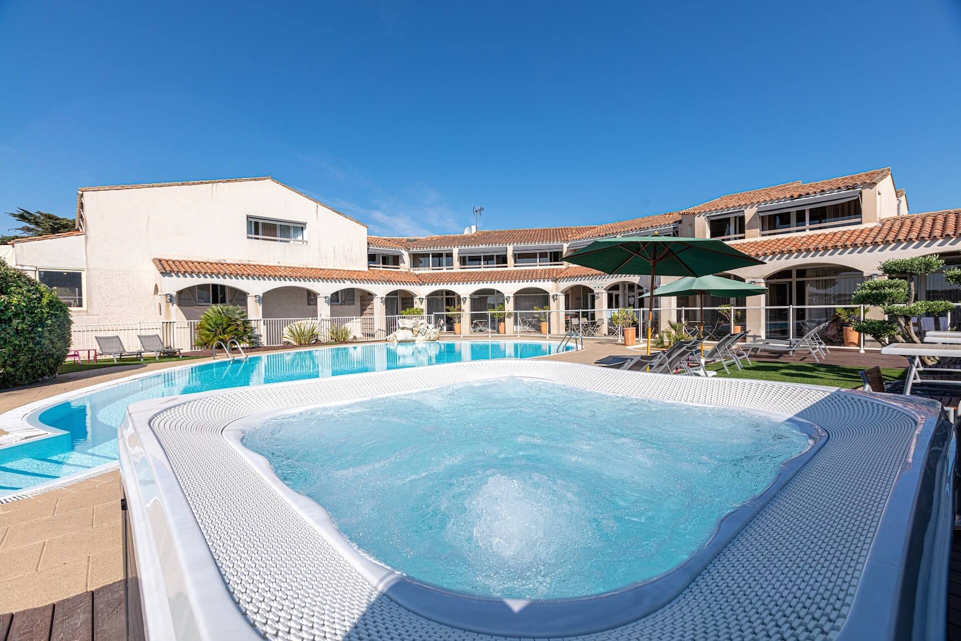 Hotel Restaurant Le Grand Large Ile de Ré - SITE OFFICIEL 2025